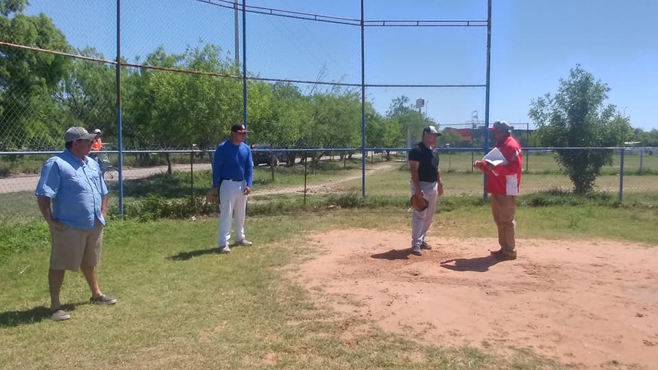 Visita scout de los diablos rojos de México a los del béisbol independiente