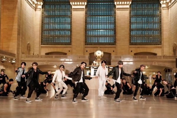 BTS se presentó en el metro de Nueva York