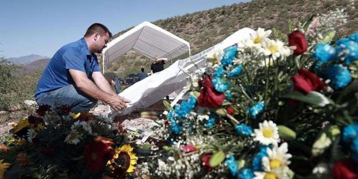 Familia LeBarón recorren el camino donde ocurrió la masacre