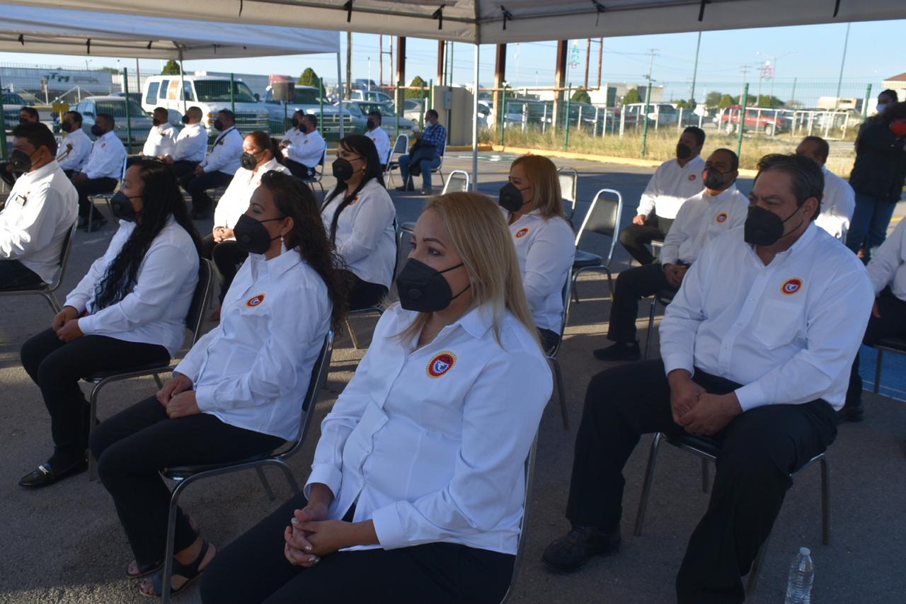 Entregan reconocimiento por 45 años de trayectoria a líder regional de ...