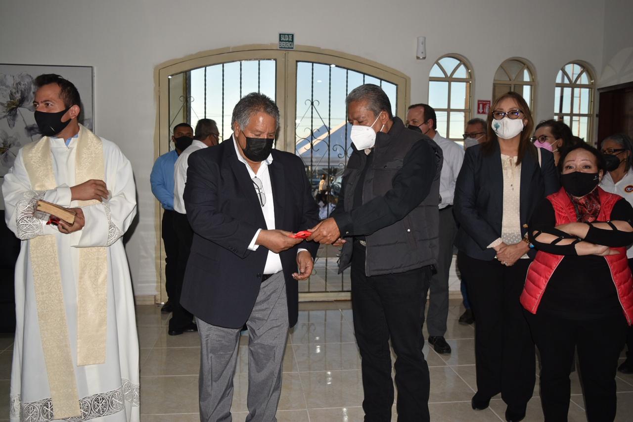 Entregan reconocimiento por 45 años de trayectoria a líder regional de ...