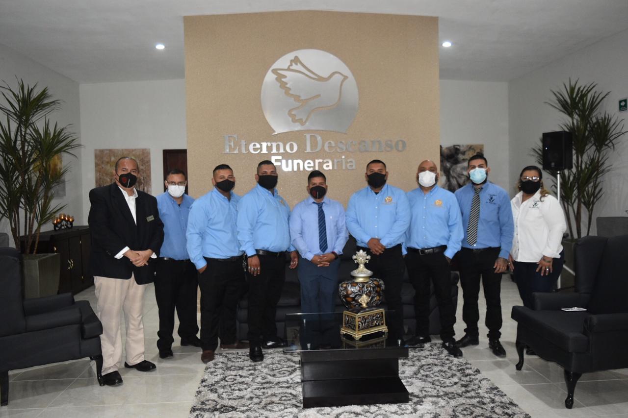 Entregan reconocimiento por 45 años de trayectoria a líder regional de ...