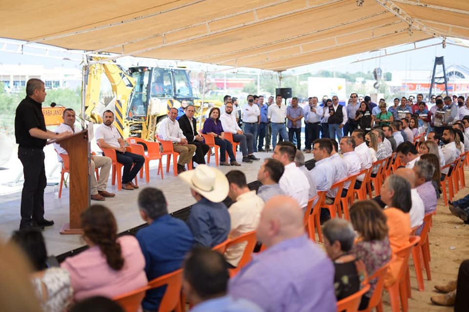 Colocan Primera Piedra de Walmart